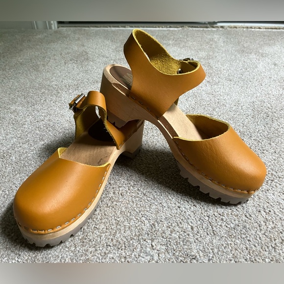 MIA | Shoes | Mia Brand Sofia Genuine Swedish Leather Clogs Wooden ...